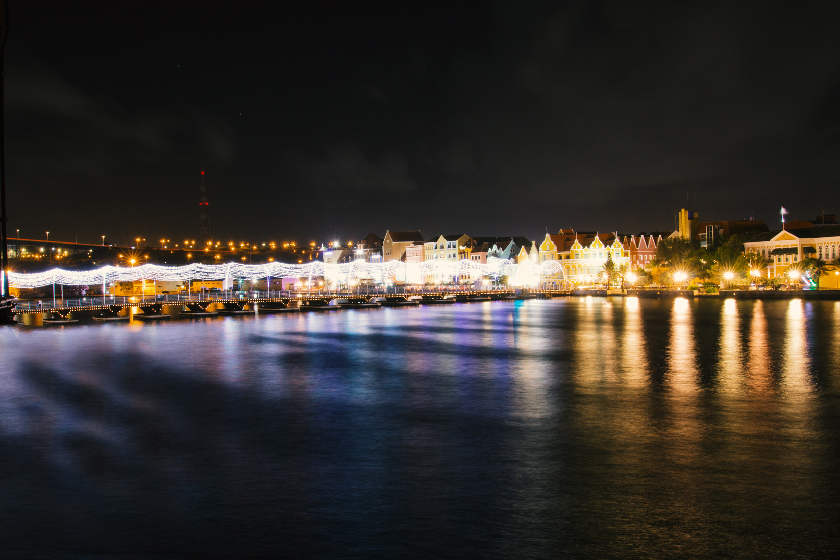 curacao-at-night – Collecting MMNTS – Lifestyle, Travel & Photography