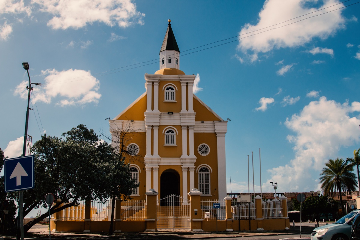 curacao-church – Collecting MMNTS – Lifestyle, Travel & Photography